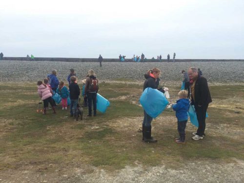 Beach Cleaning with the Scouts - A Simple Life of Luxury